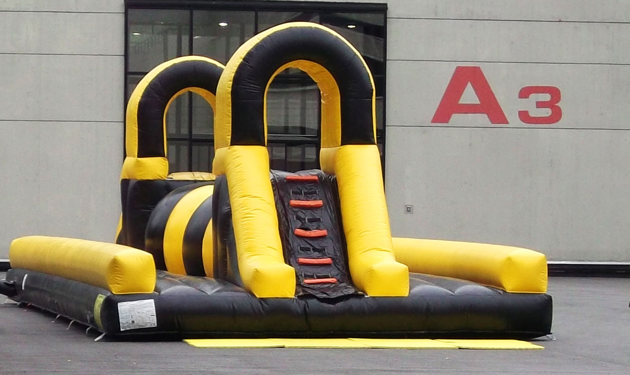 Team-Building : structures gonflables sur le parvis ! - Domaine de Saint-Paul